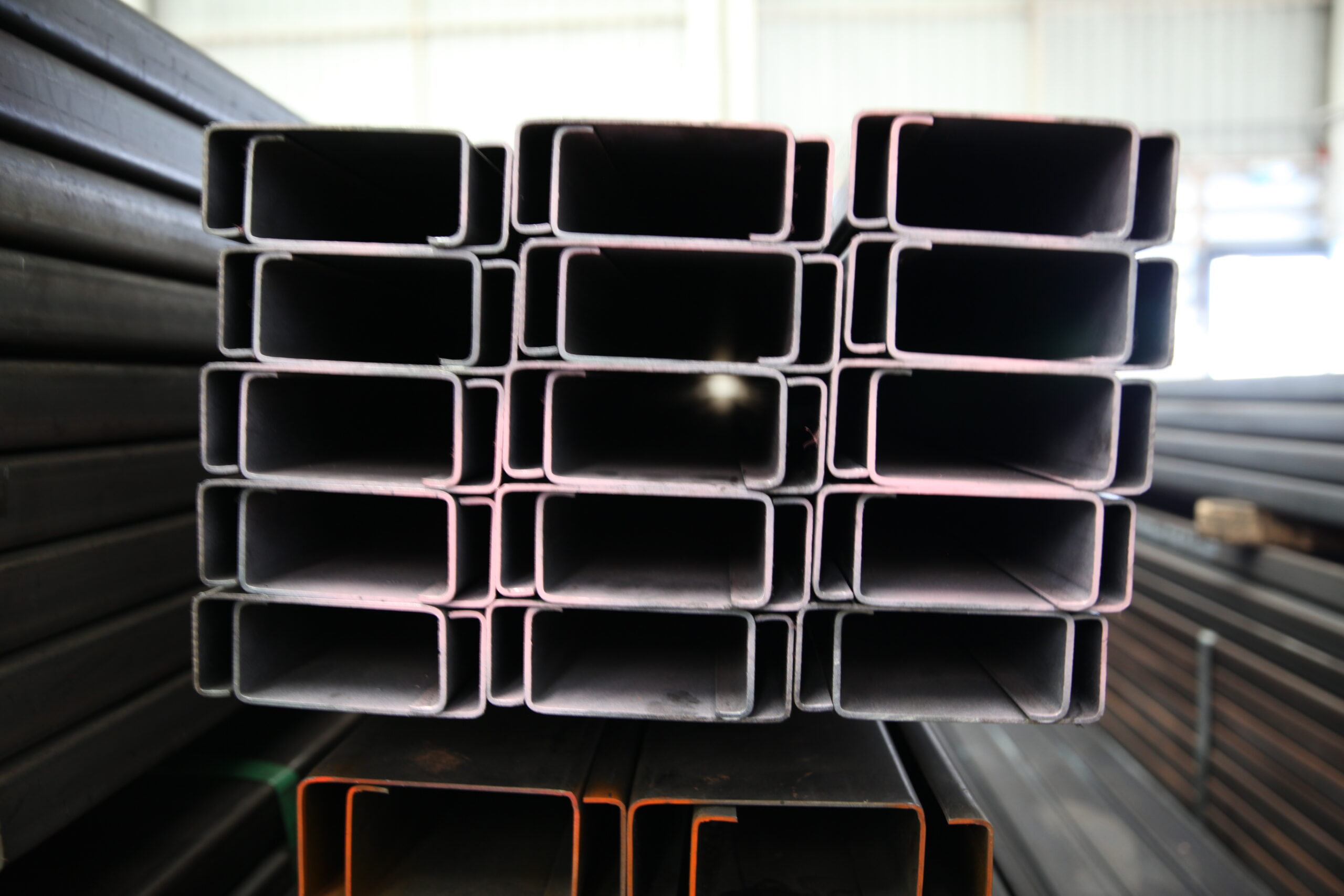 เหล็กตัวซี (C Light Lip Channel) – กงไกร สตีล บจก.